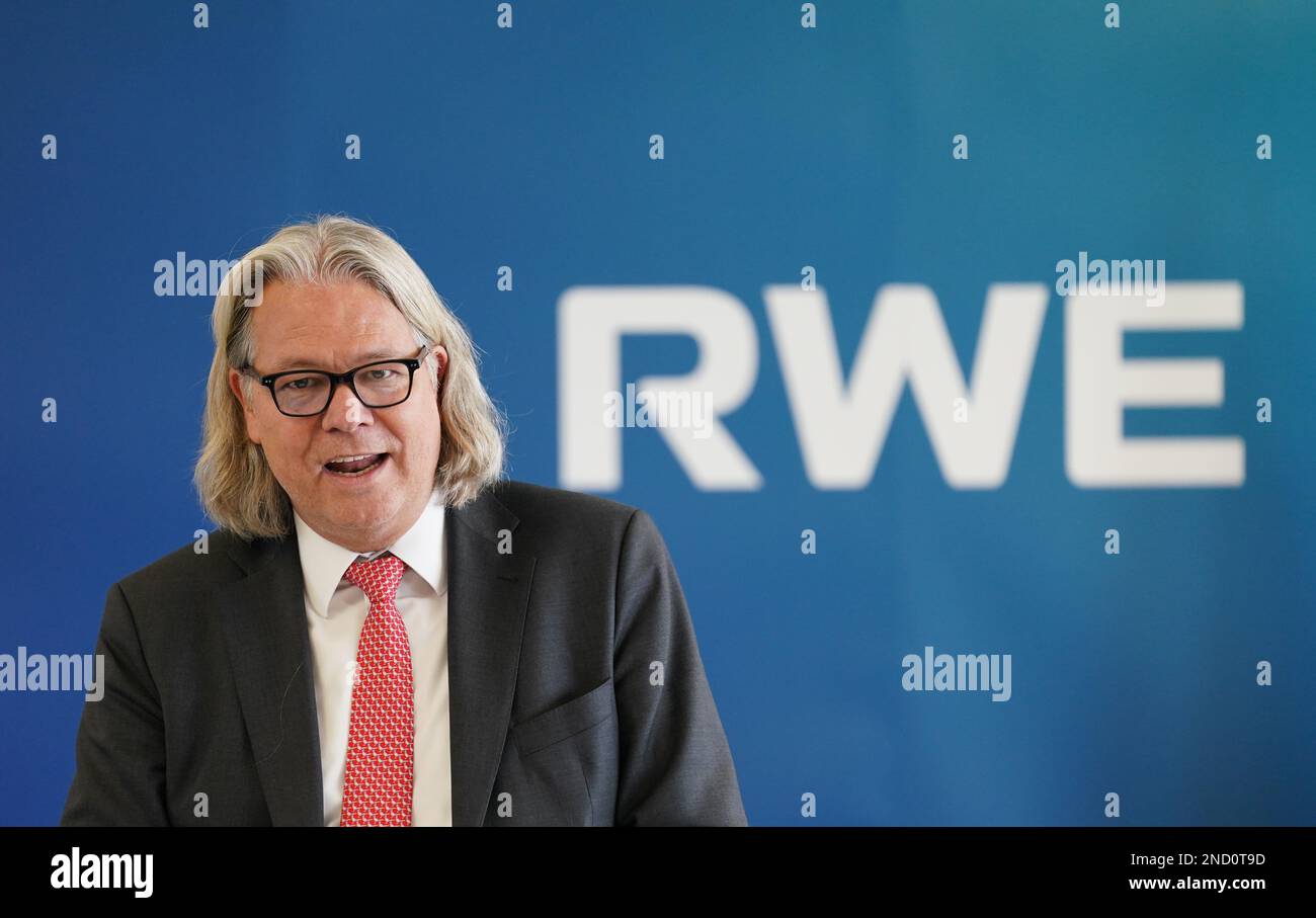 15 February 2023, Schleswig-Holstein, Brunsbüttel: Andree Stracke ...