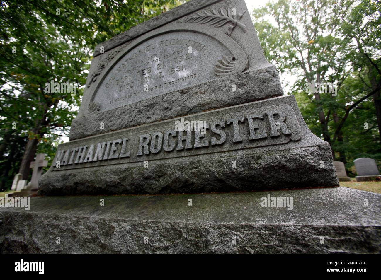 This Wednesday, Sept. 22, 2010 photo shows the grave of Colonel ...