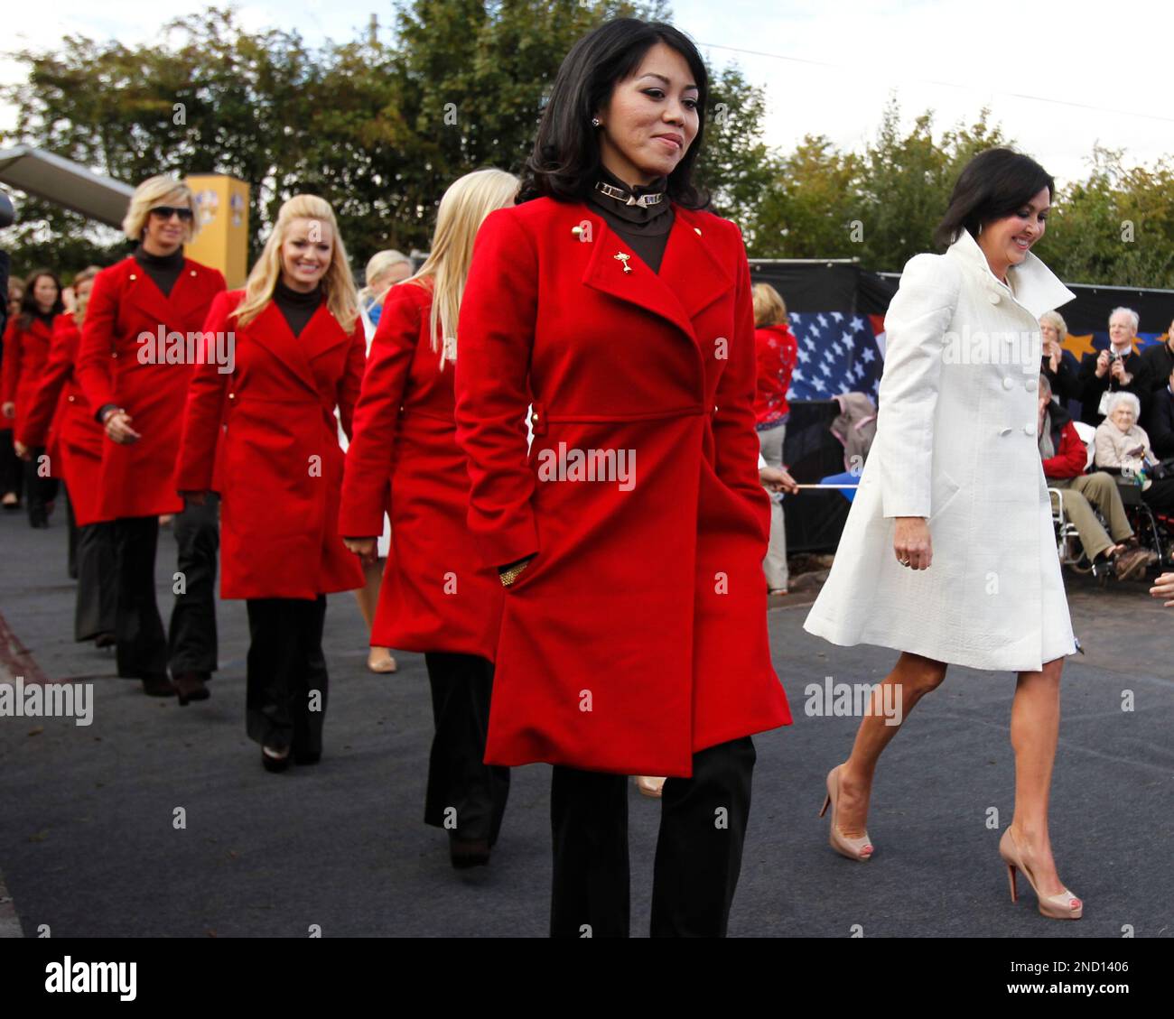 Lisa Pavin, left, wife of U.S. team captain Corey Pavin and Gaynor ...