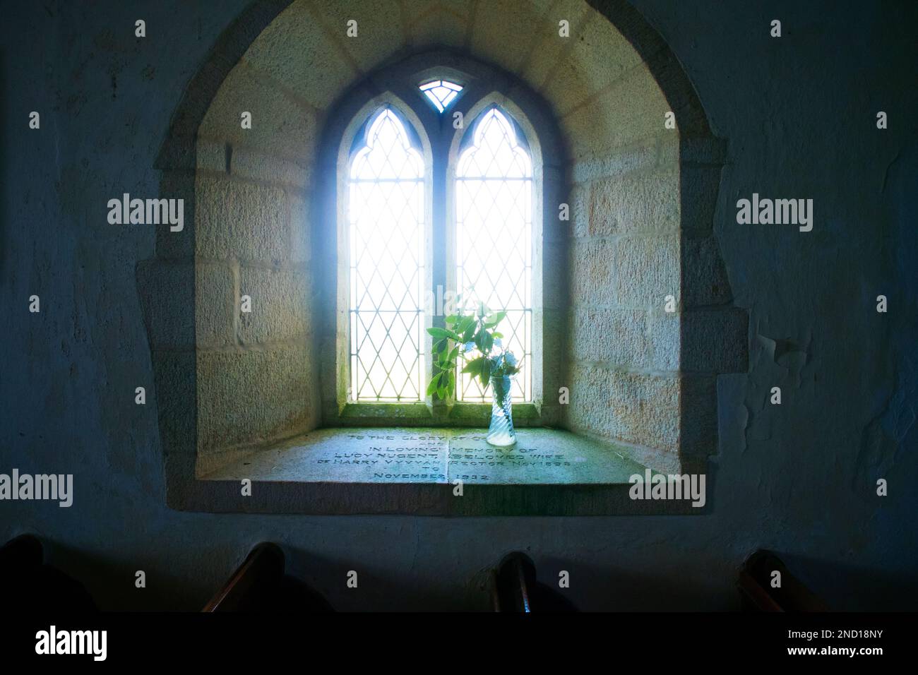 Medieval mullioned window hi-res stock photography and images - Alamy