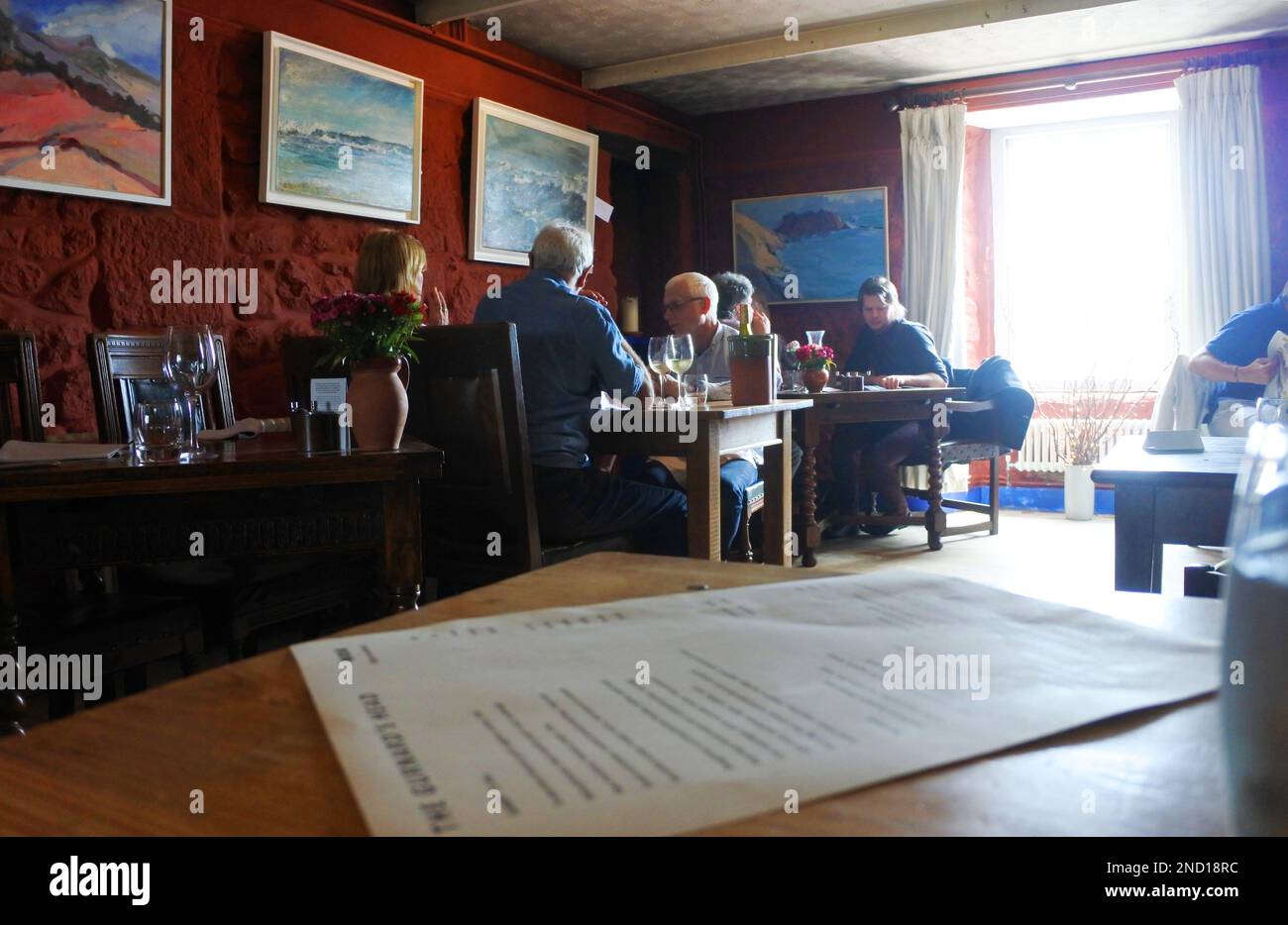 Group people sitting eating restaurant hi-res stock photography and ...