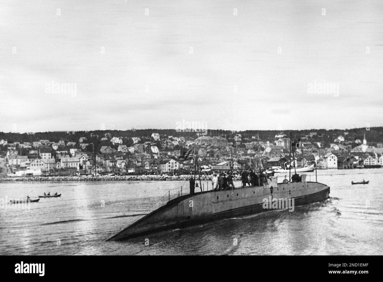 Sir George Hubert Wilkins' submarine Nautilus as she steered clear of ...