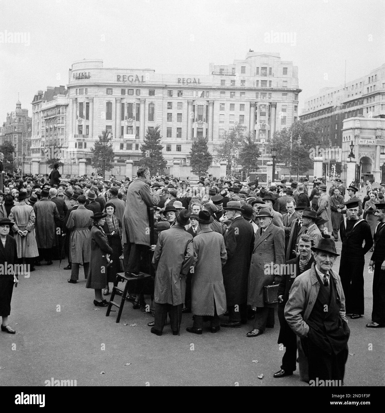 A scene in Hyde Park in London, Sunday, Dec. 19, 1941, showing how a ...