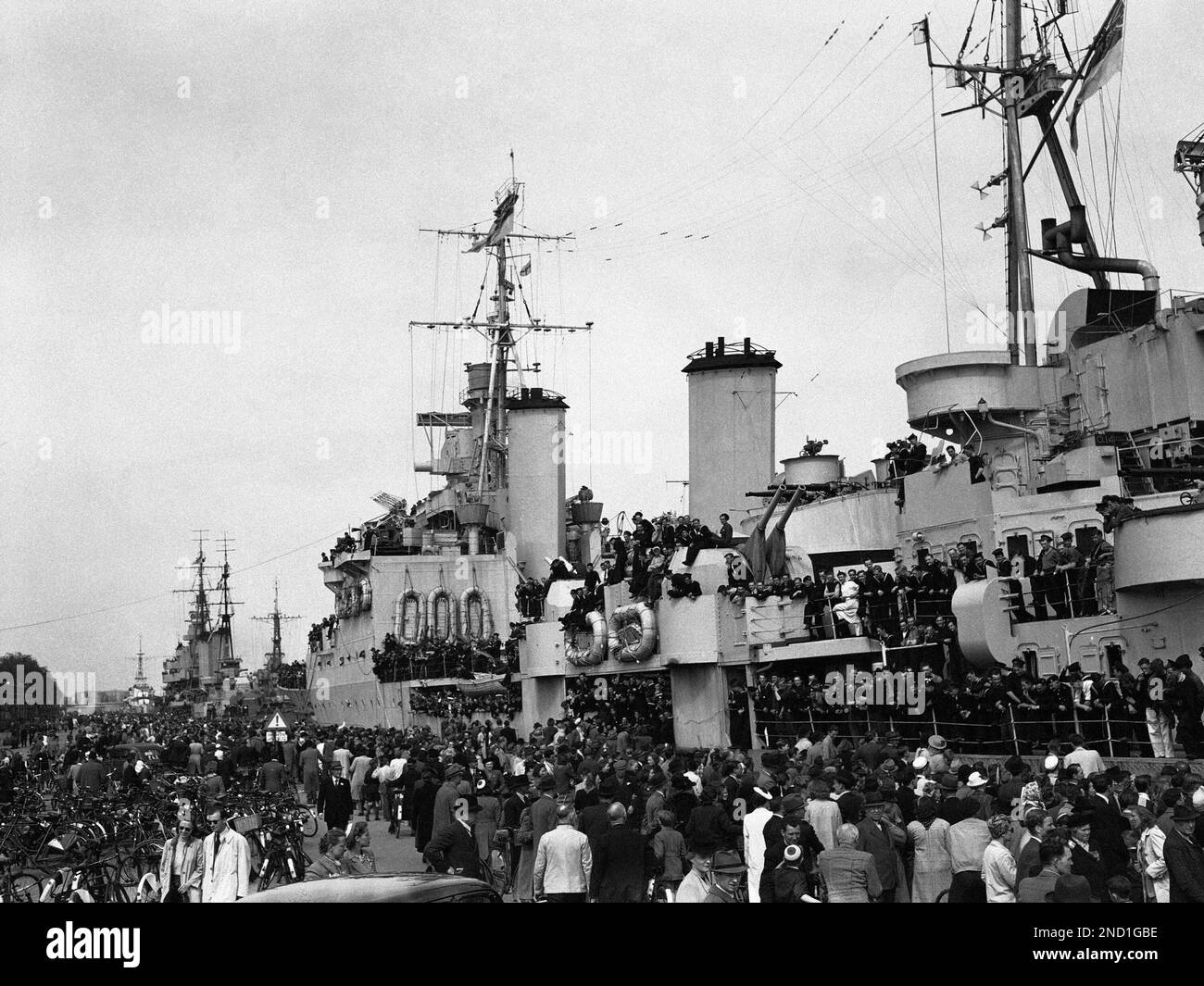 Ships of the British Royal Navy arrived in the port of Copenhagen ...