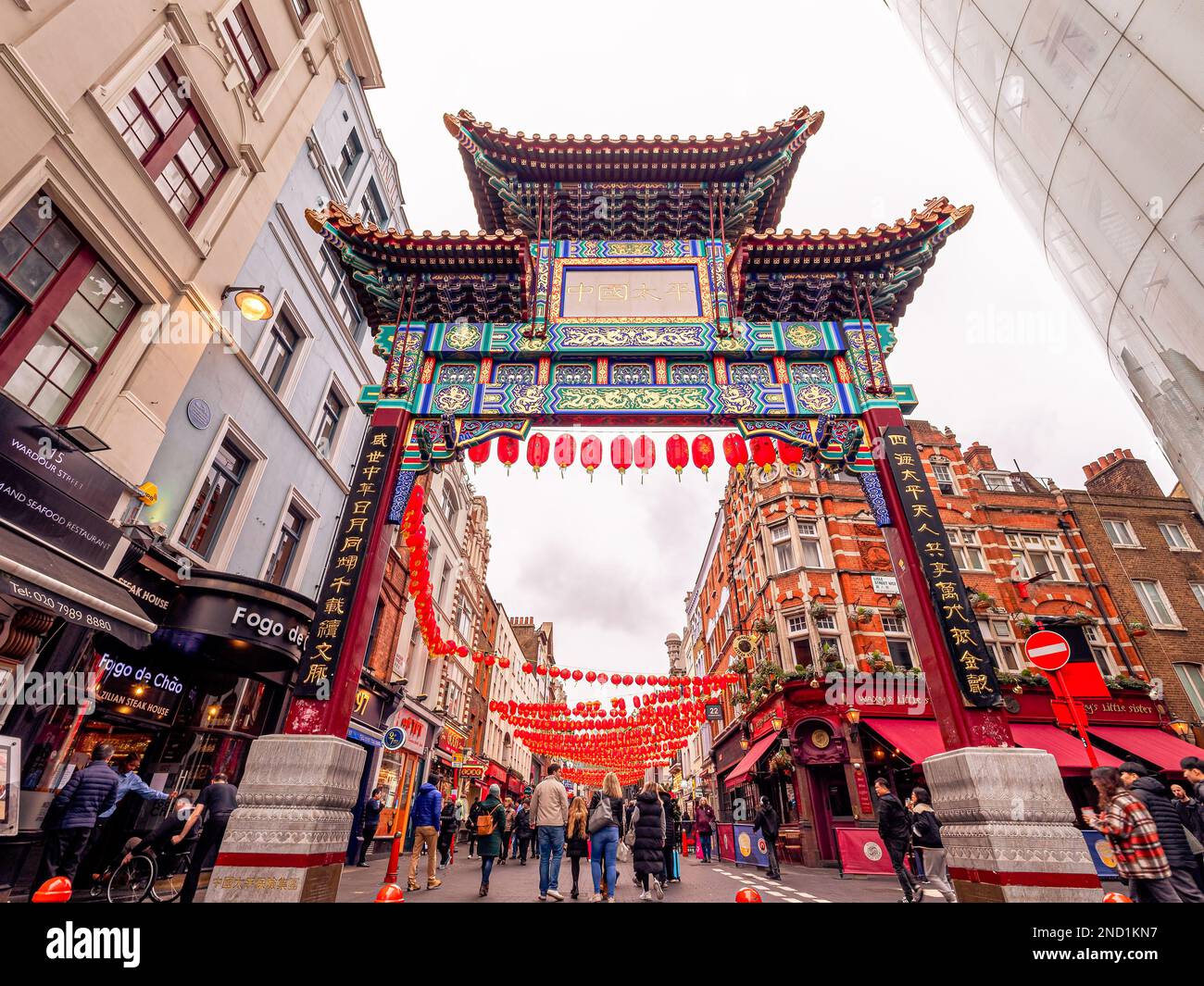 Chinese gate hi-res stock photography and images - Alamy