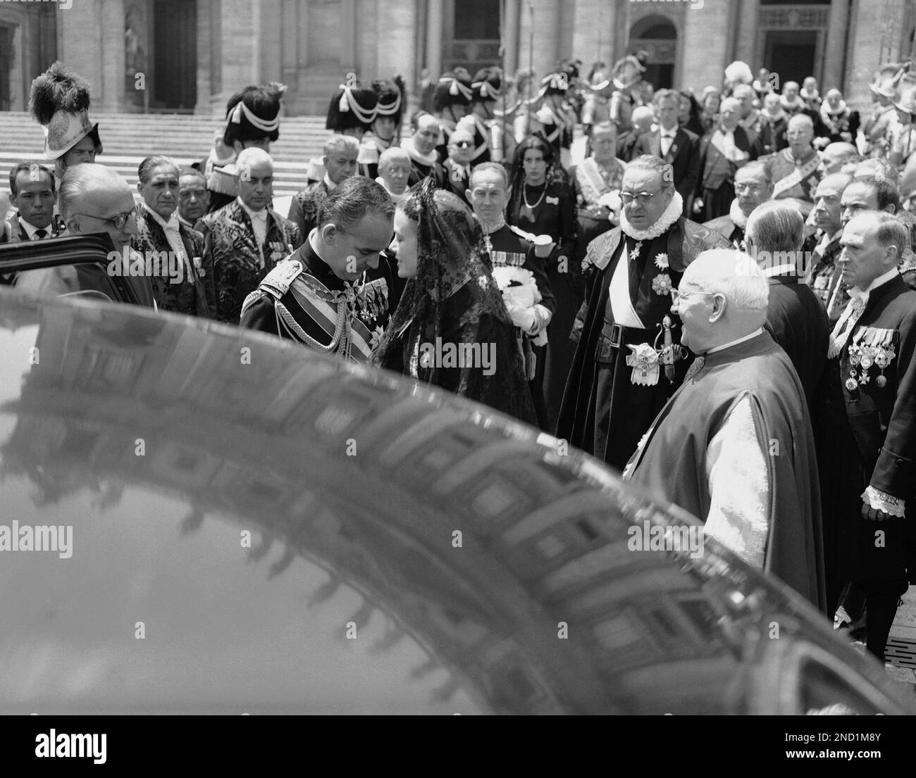 Prince Rainier and Princess Grace of Monaco leave the Vatican in Rome ...