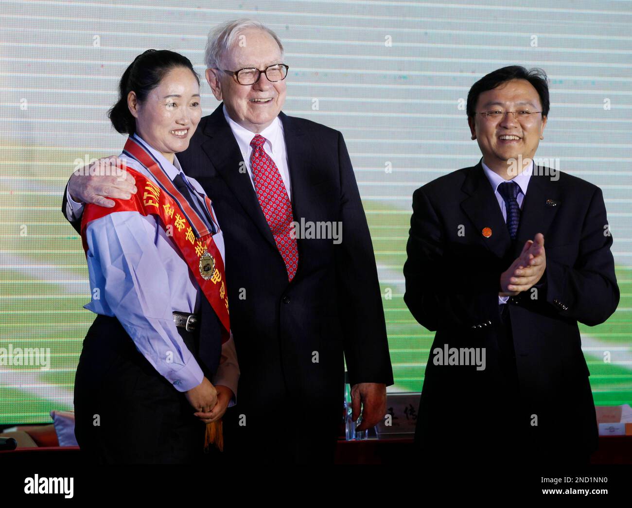 American investor Warren Buffett, center, and Chinese tycoon, BYD ...
