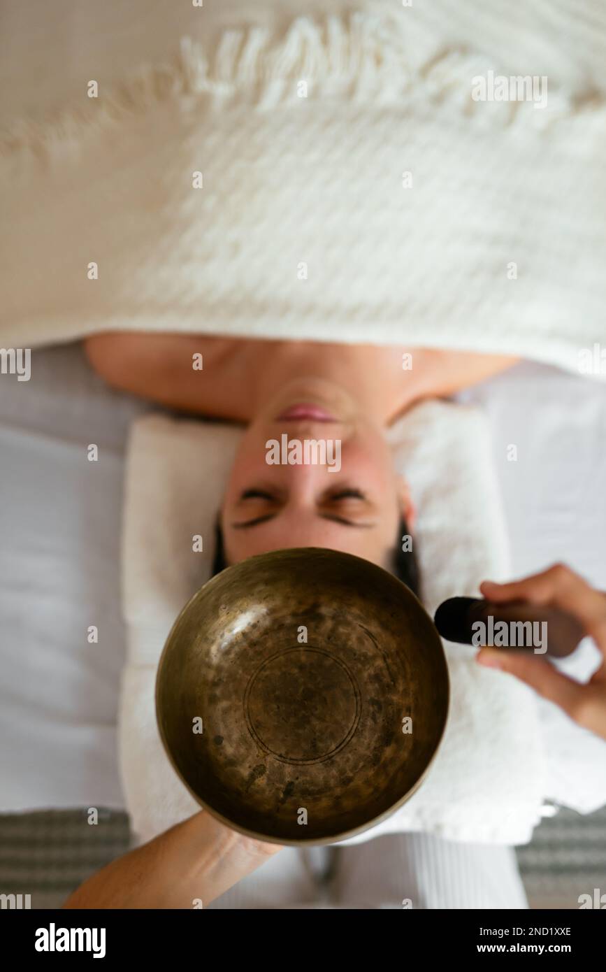 Over head bowl hi-res stock photography and images - Alamy