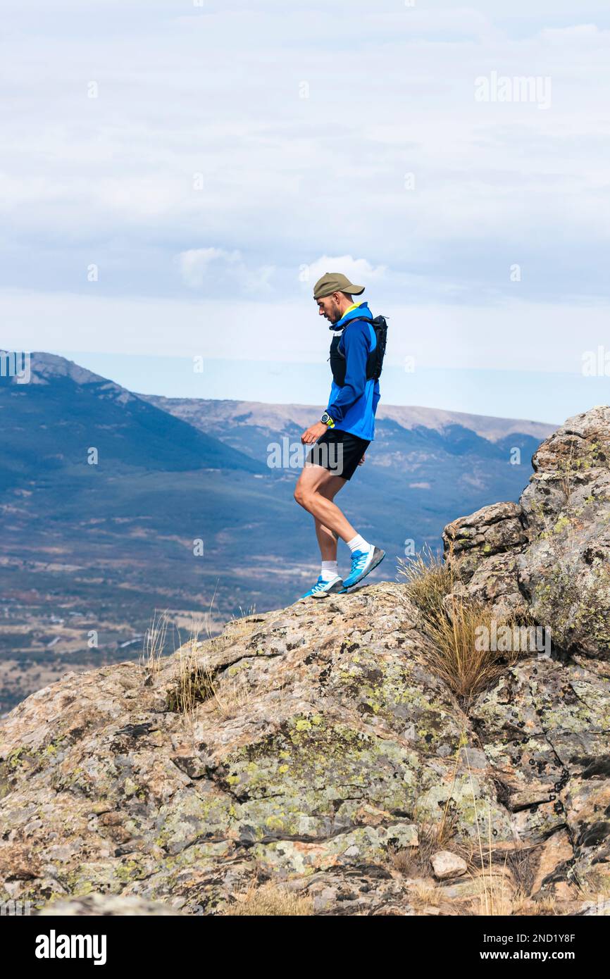 Young man running on trail hi-res stock photography and images - Alamy