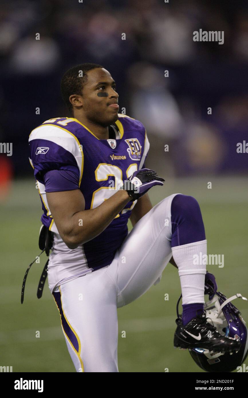 Minnesota Vikings cornerback Asher Allen (21) warms up before the NFL ...