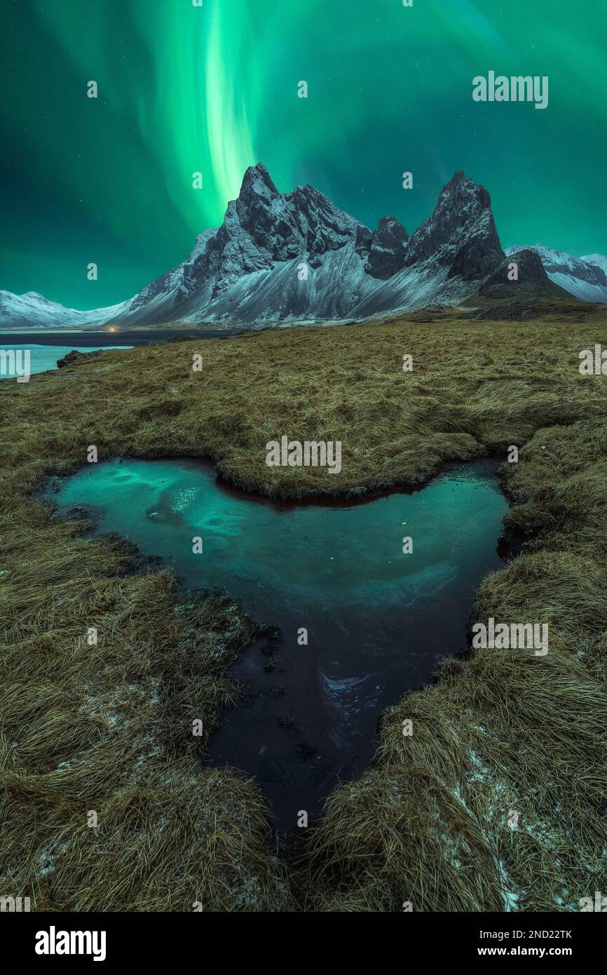 Beach snowy vestrahorn mountain hi-res stock photography and images - Alamy