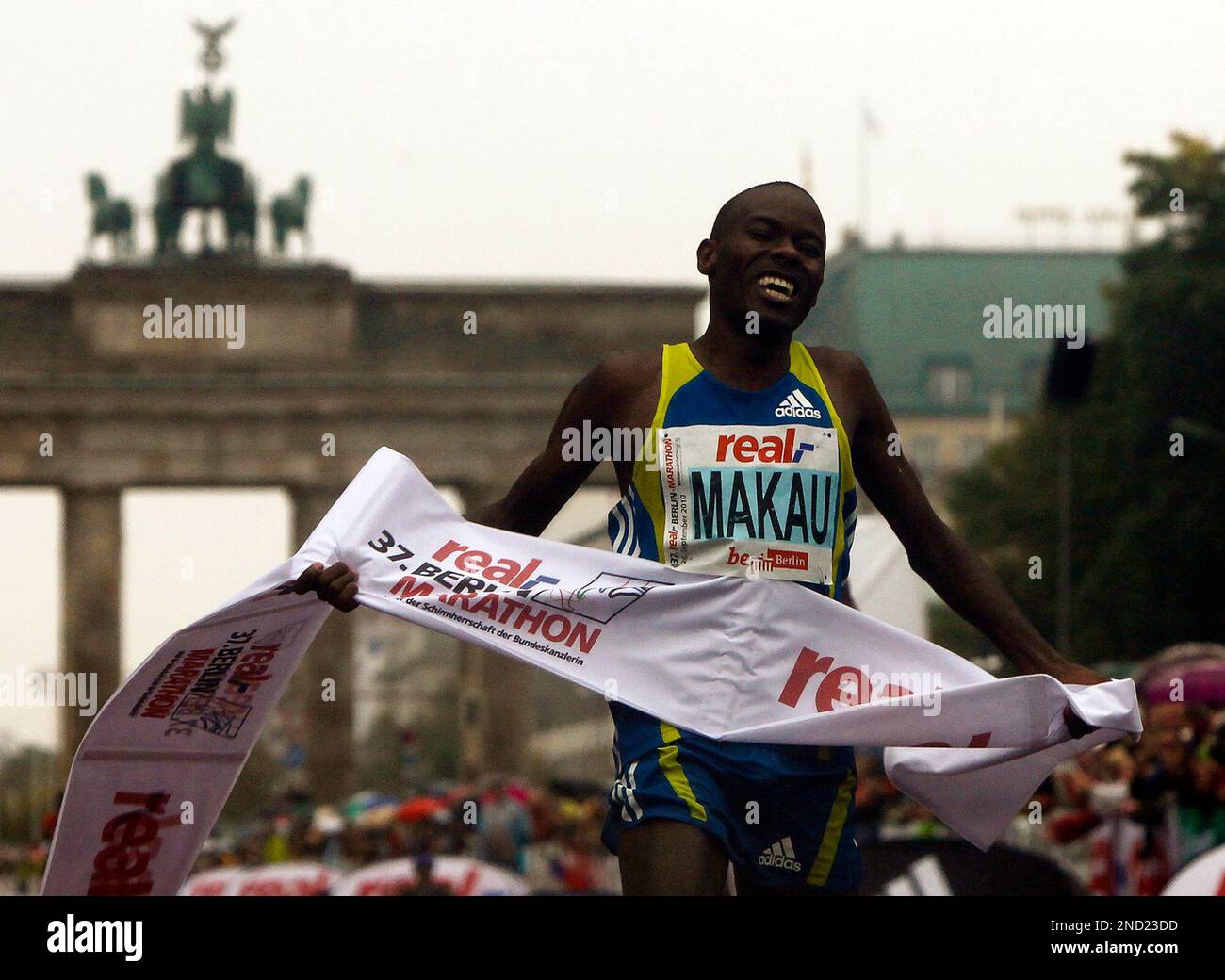 Patrick Makau of Kenya crosses the finish line to win the 37th Berlin ...