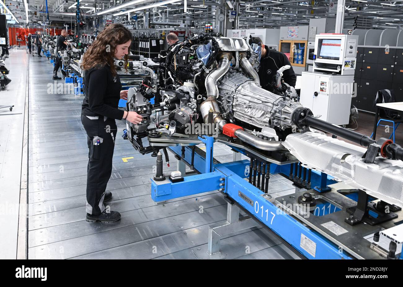 Sindelfingen, Germany. 13th Feb, 2023. Employees of the Stuttgart-based ...