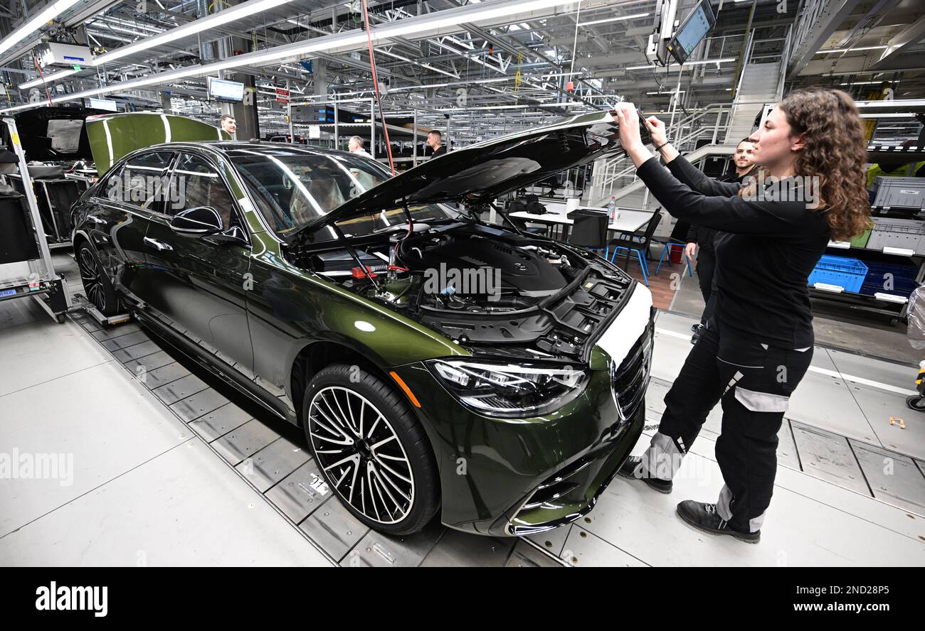 Sindelfingen, Germany. 13th Feb, 2023. Employees of the Stuttgart-based ...