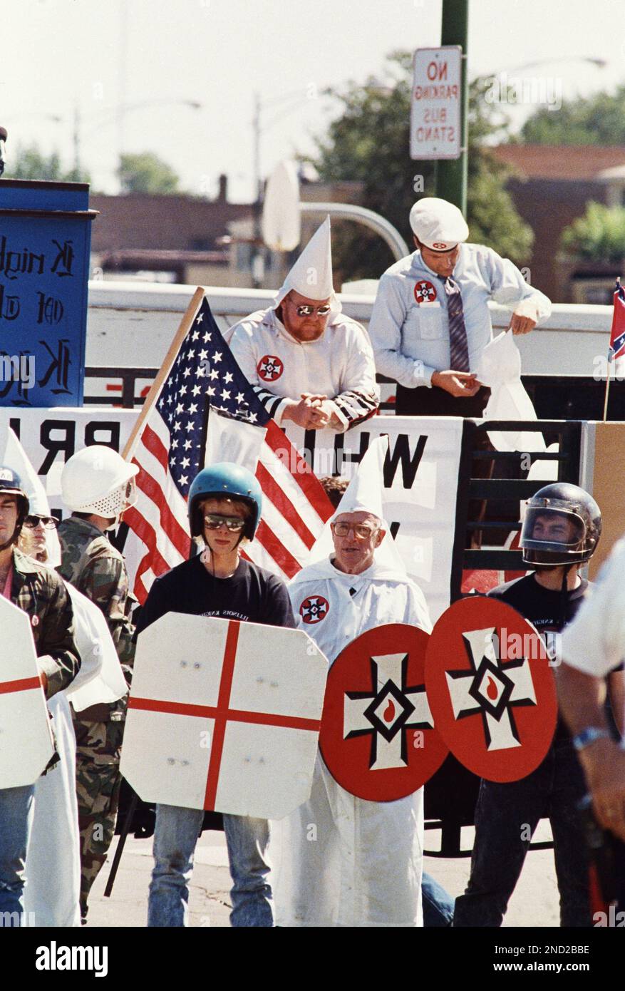 Ku Klux Klansmen rally in Chicago’s Marquette Park Sunday, August 29 ...