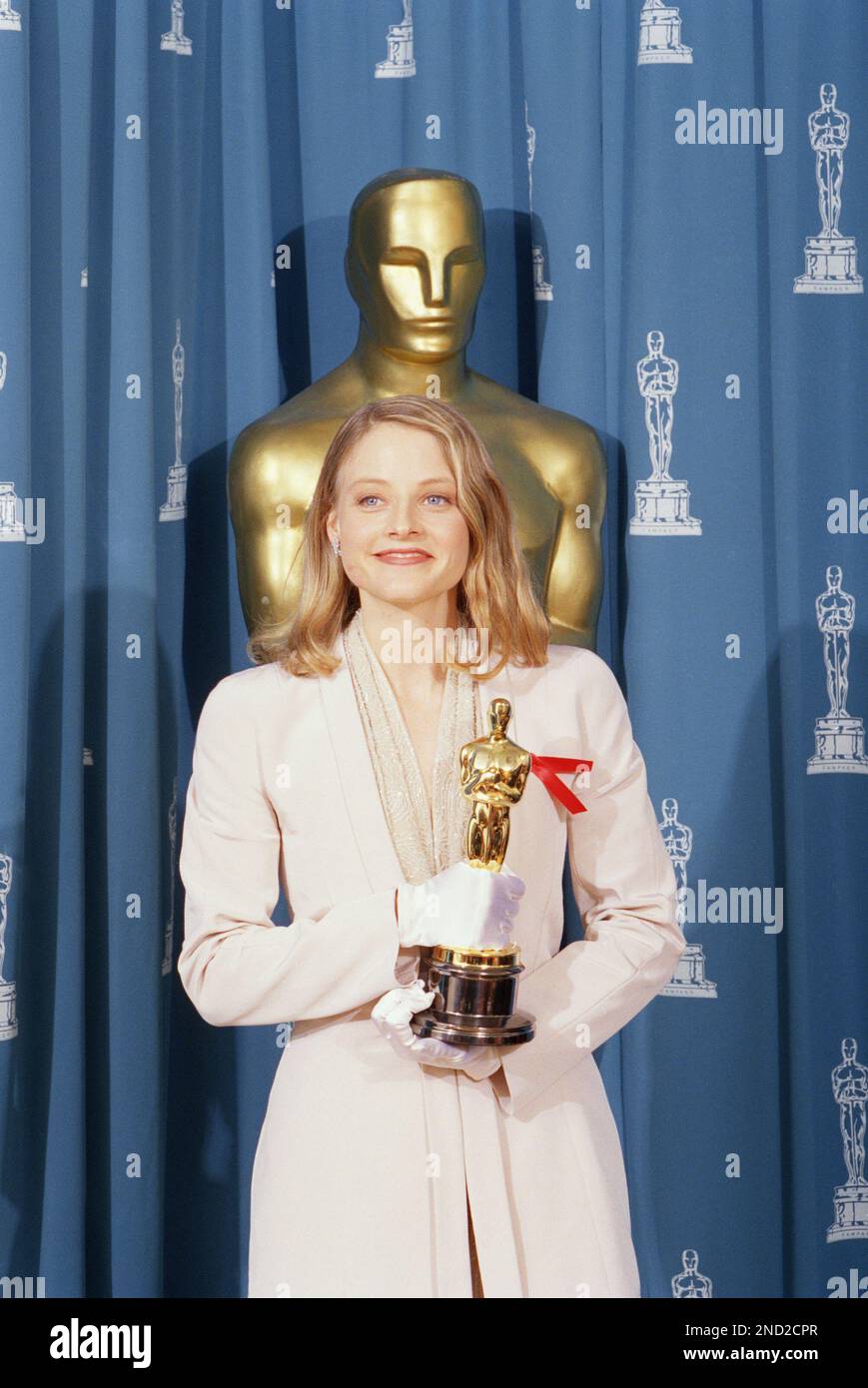 Actress Jodie Foster with Oscar at Academy Awards i 1992. (AP Photo ...
