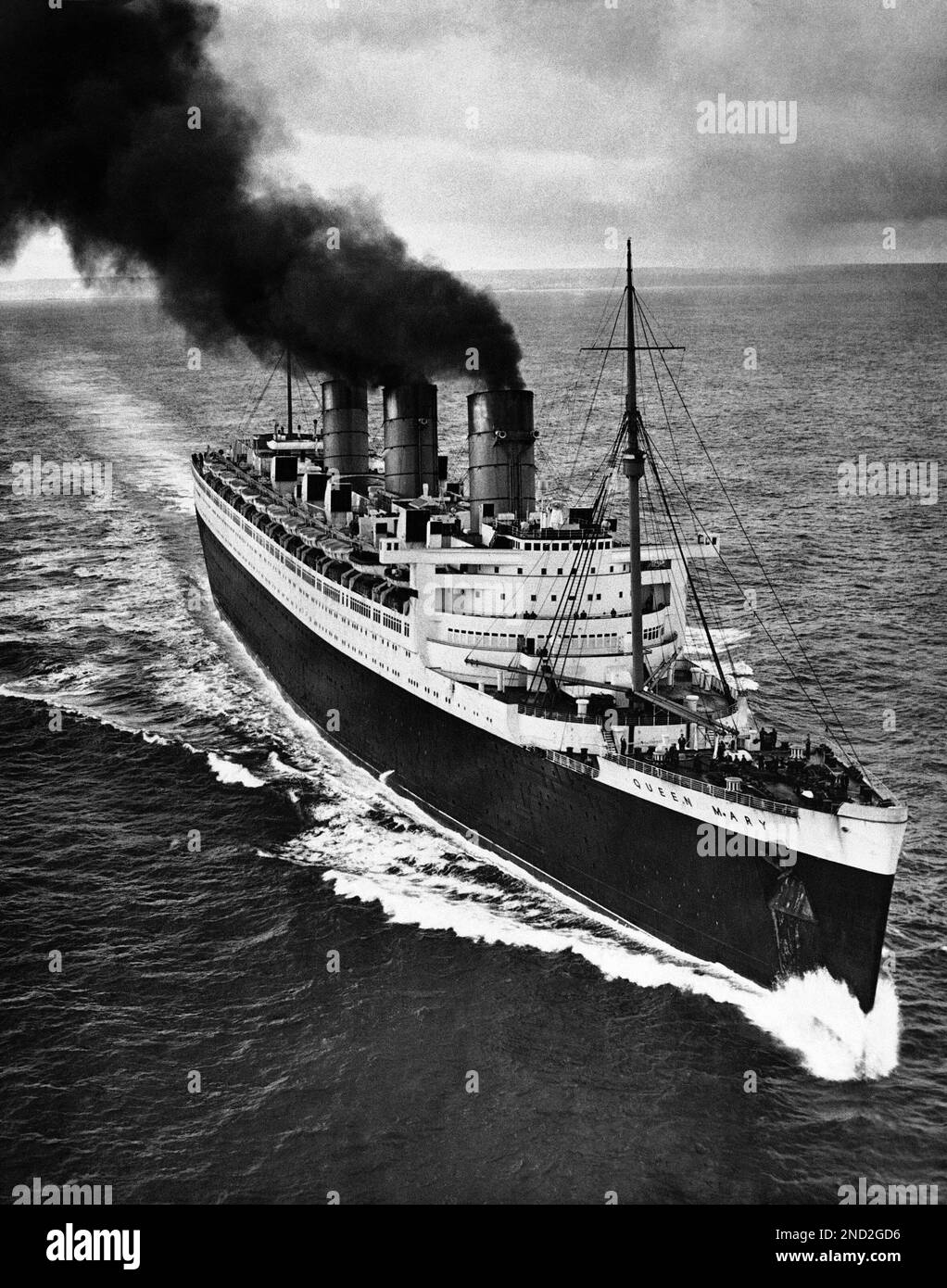 The Queen Mary steams for Cowes Road Jan. 2, 1948 after being stuck for ...