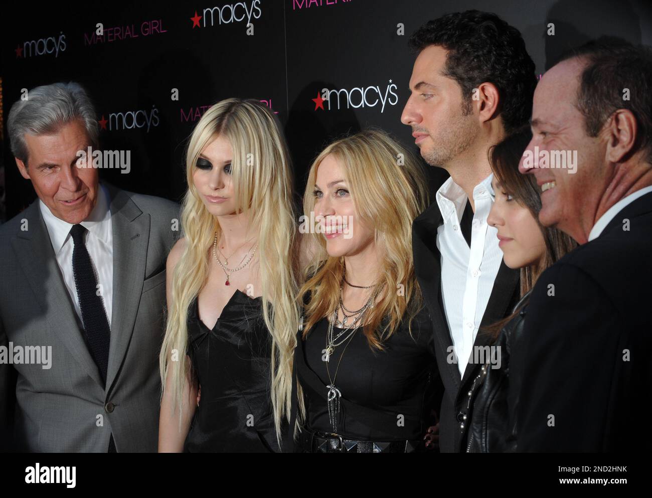 From left, Macy's CEO and President Terry Lundgren, actress Taylor ...