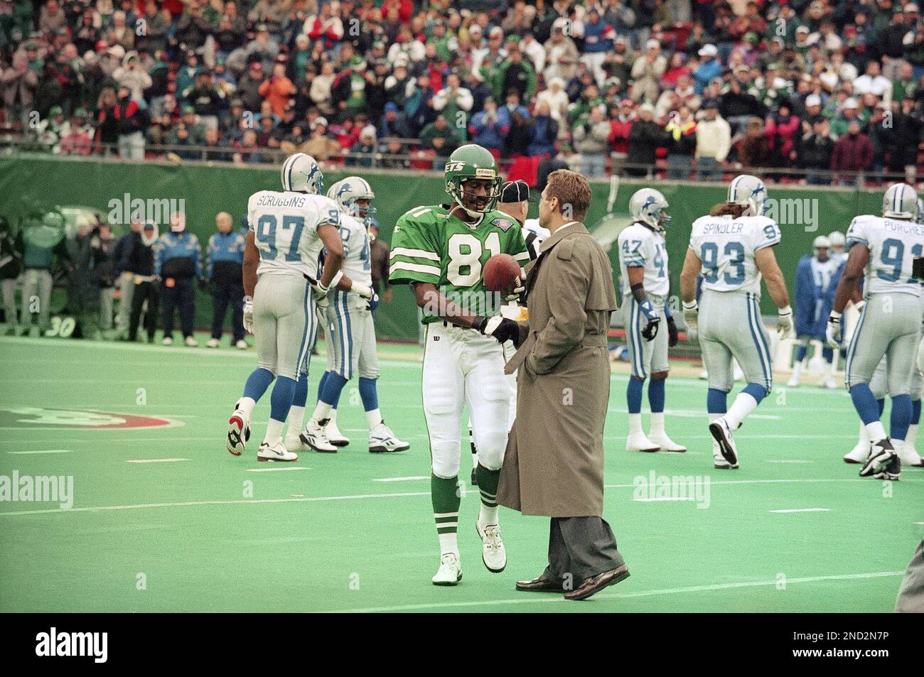 Former Seattle Seahawk Steve Largent, right, congratulates New York ...