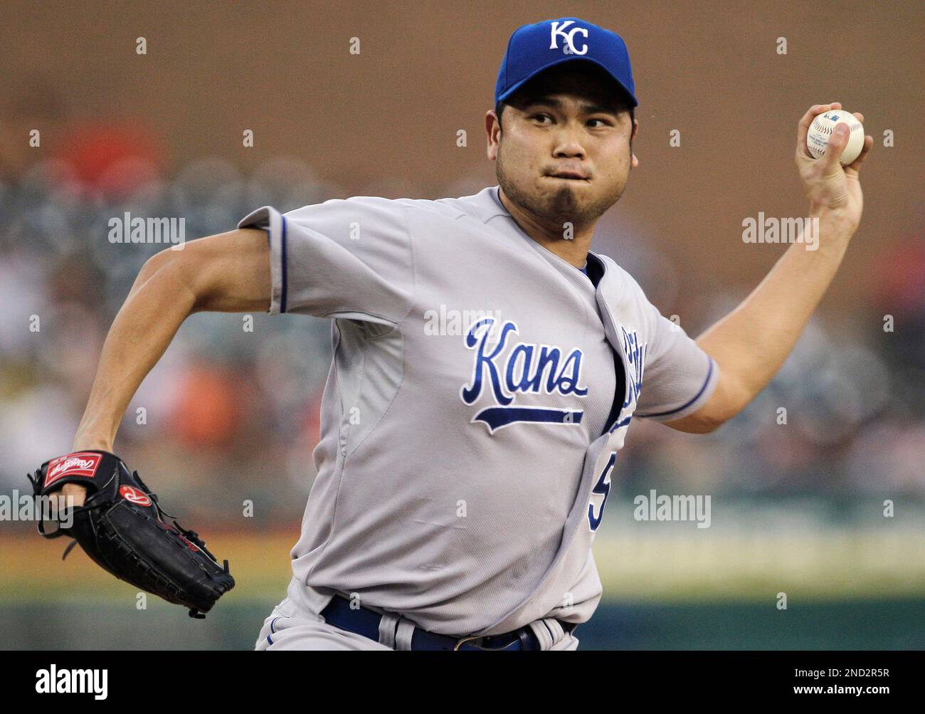Kansas City Royals pitcher Bruce Chen throws against the Detroit Tigers ...
