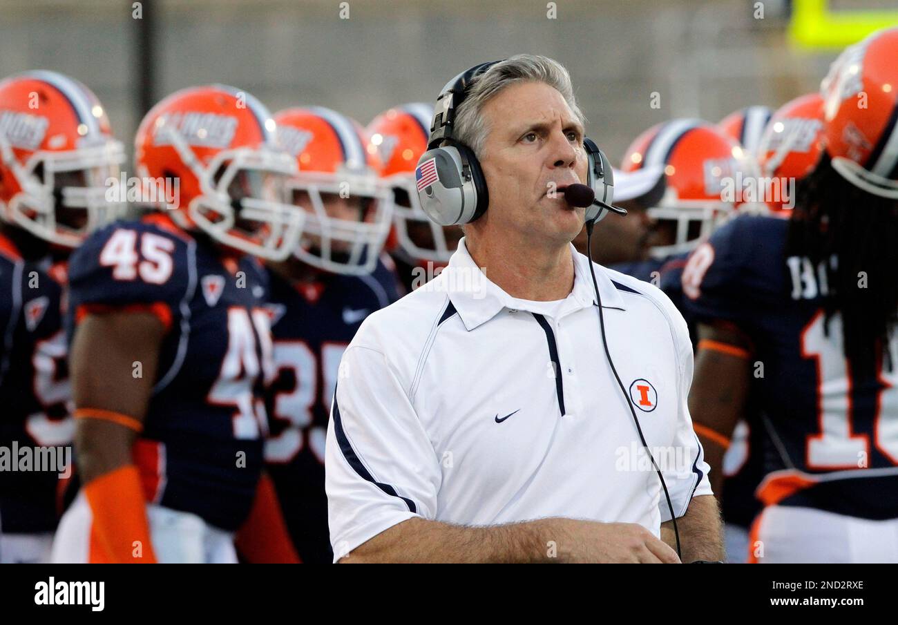 Illinois' Head Coach Ron Zook looks on as his team goes against ...