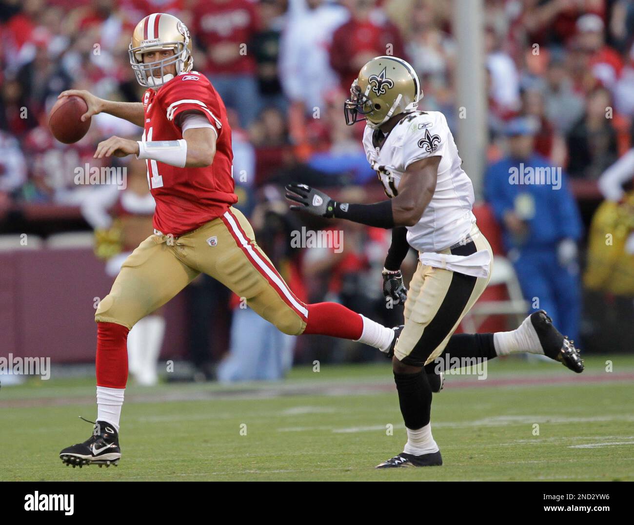 San Francisco 49ers quarterback Alex Smith (11) scrambles away from New ...