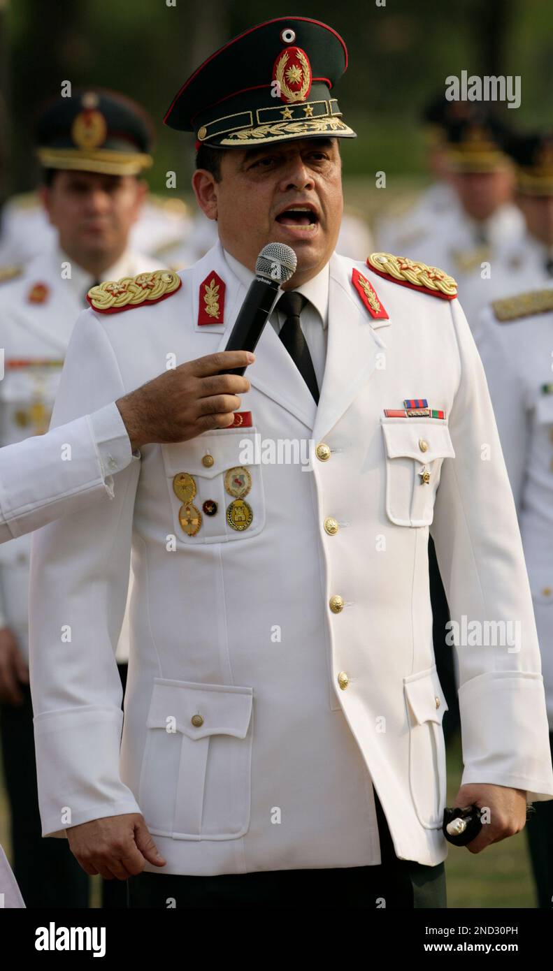 Paraguay's new Army Commander Dario Caceres gives orders to soldiers at ...