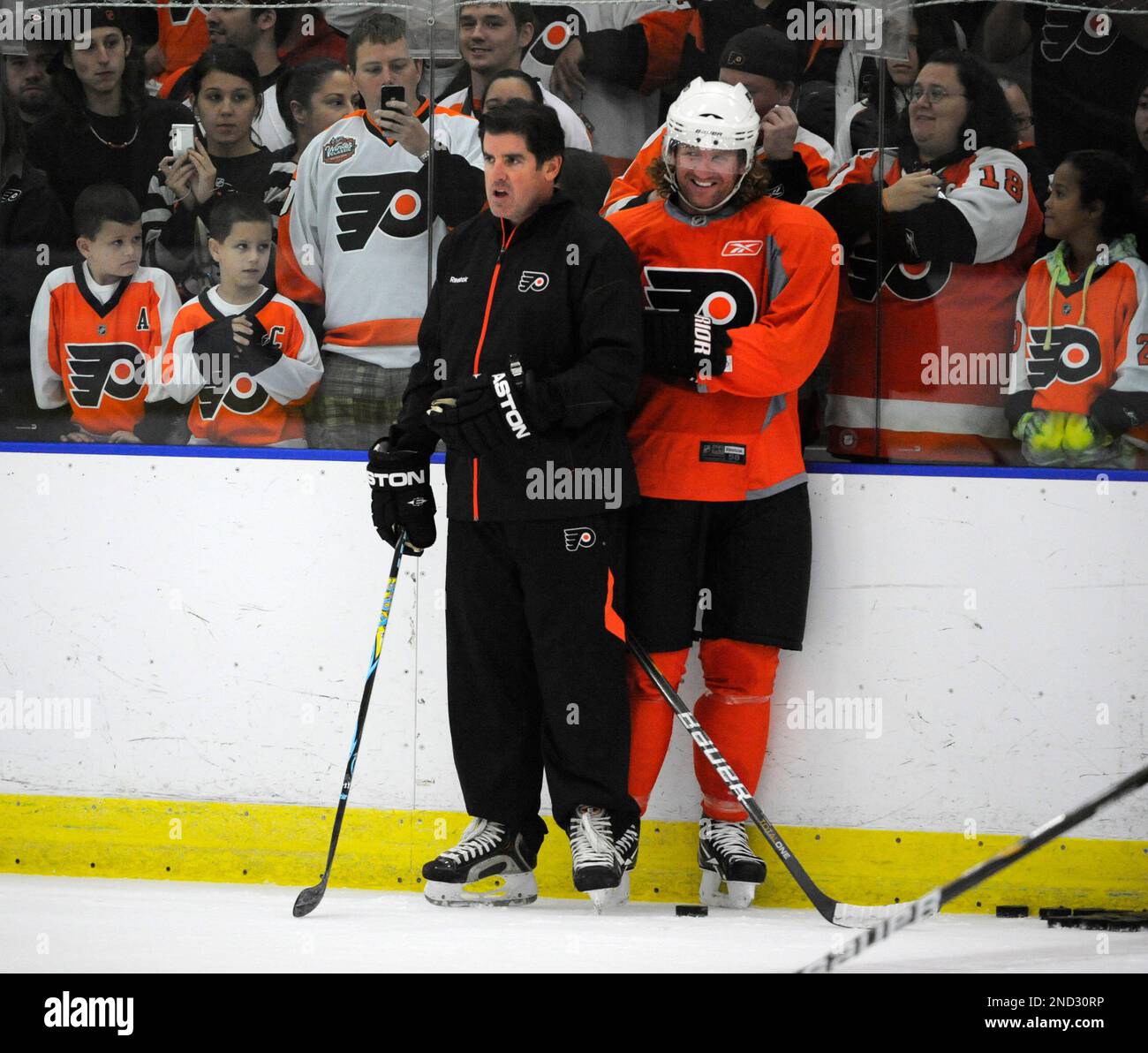 Philadelphia Flyers left wing Scott Hartnell stands next to head coach ...