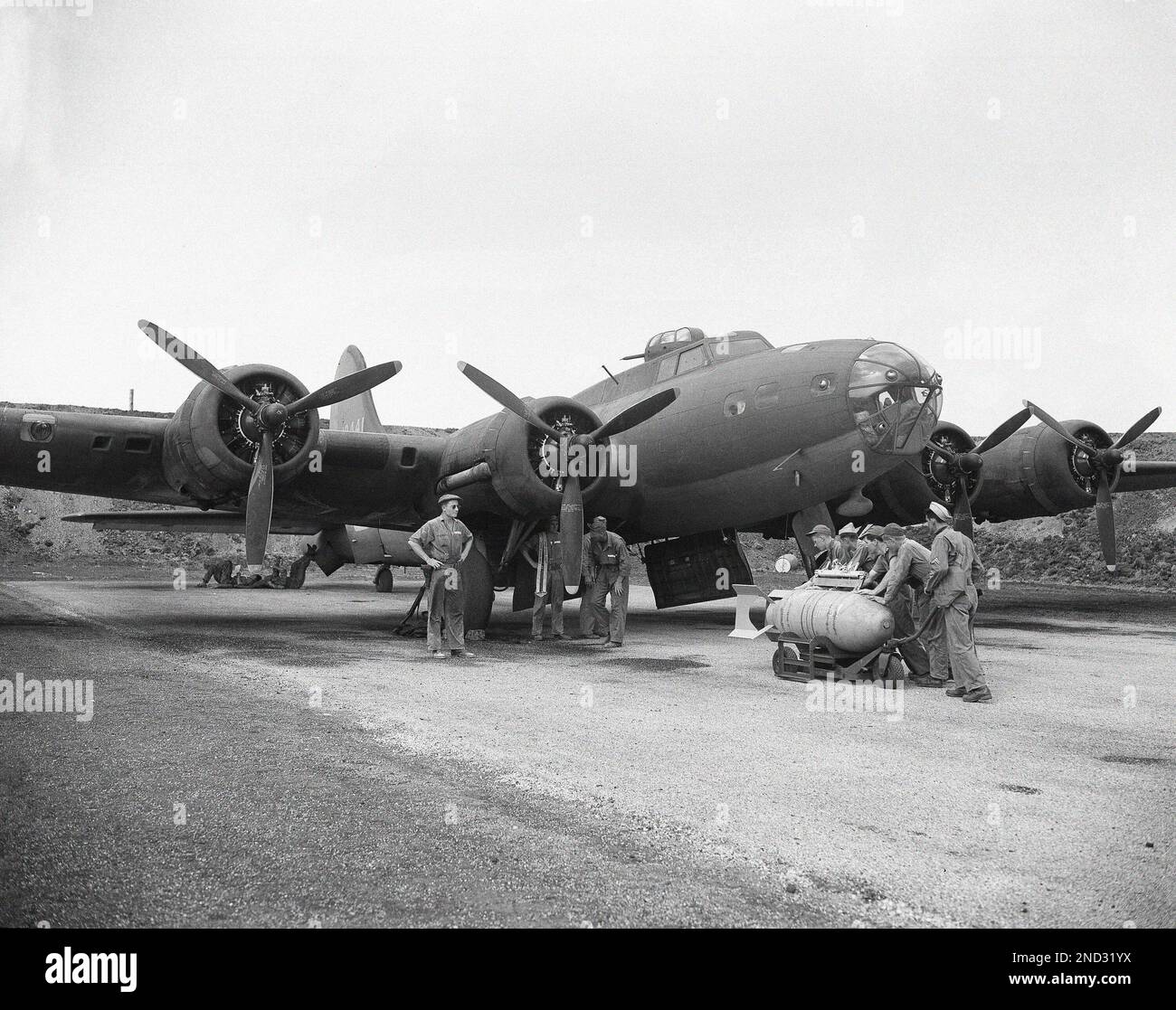 Bomber service crew loading large bombs into flying fortress May 15 ...