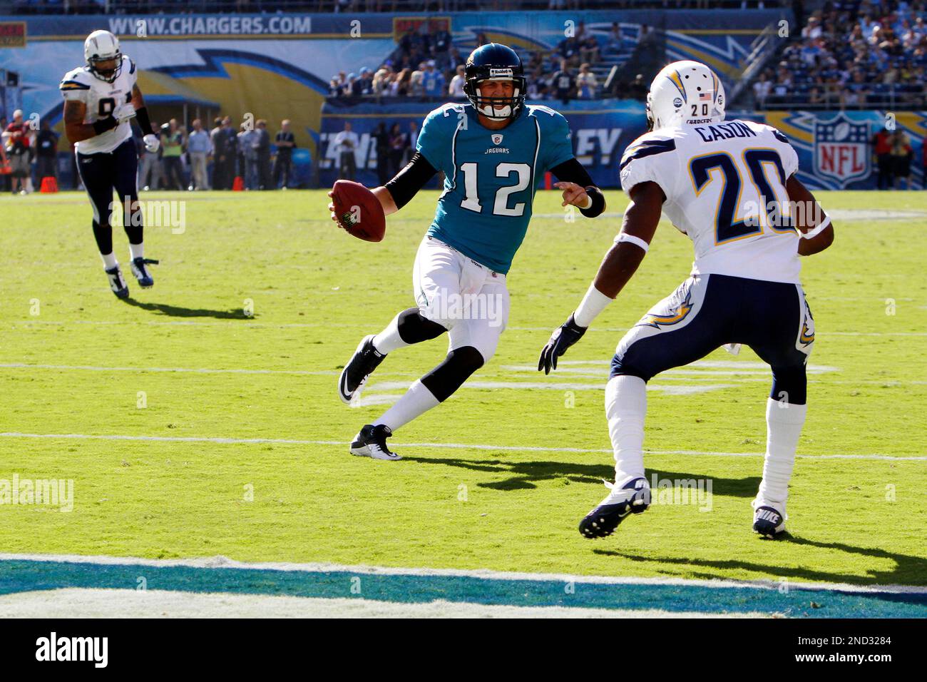 Jacksonville Jaguars quarterback Luke McCown, center, scrambles while ...