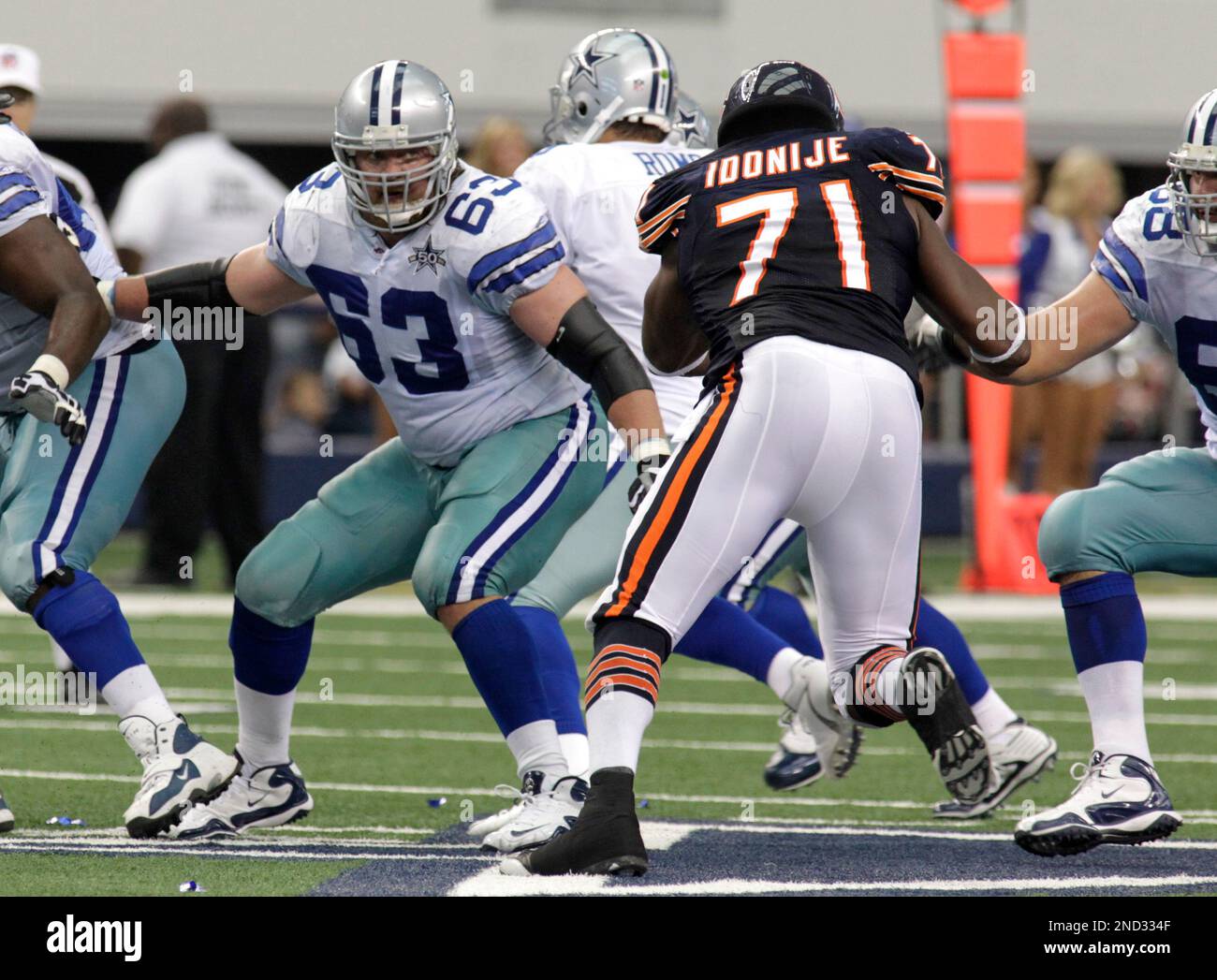 Dallas Cowboys guard Kyle Kosier (63) and Chicago Bears defensive ...