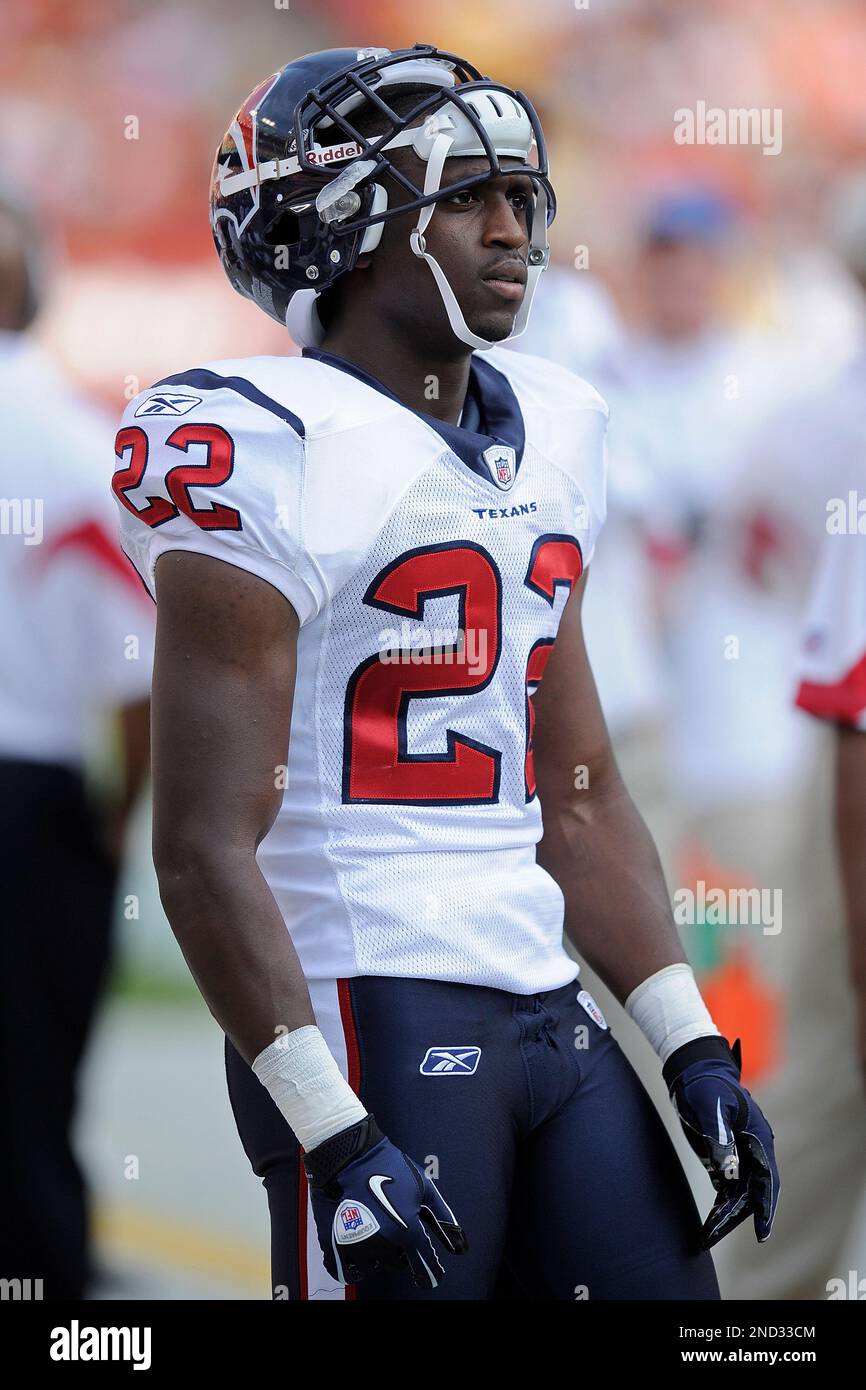 Houston Texans cornerback Sherrick McManis watches the action during ...