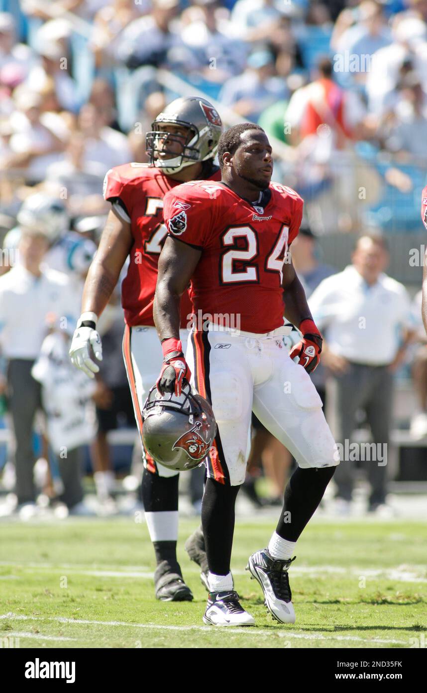 Tampa Bay Buccaneers' Cadillac Williams (24) during the first half of ...