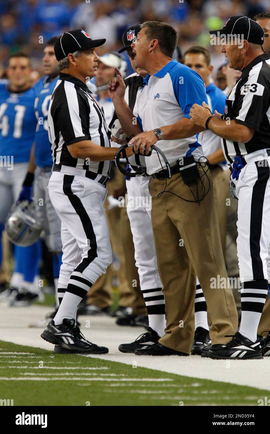 Detroit Lions head coach Jim Schwartz argues with line judge Jeff ...