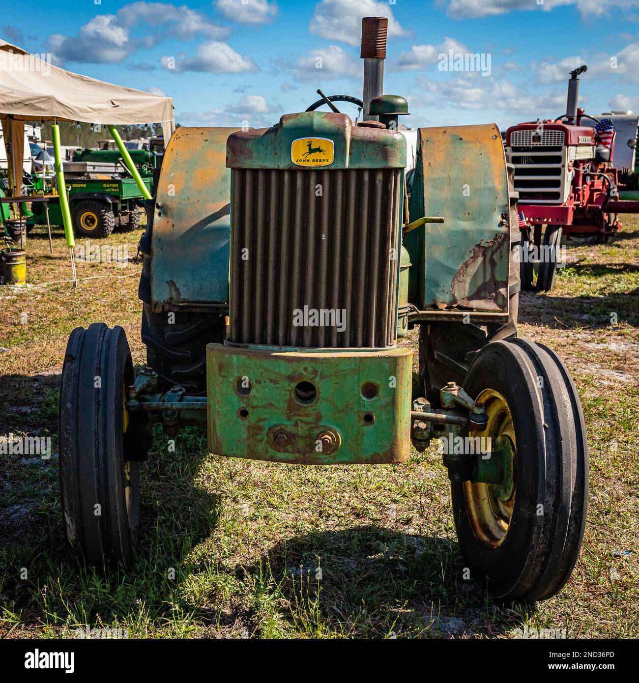John deere model 40 tractor hi-res stock photography and images - Alamy