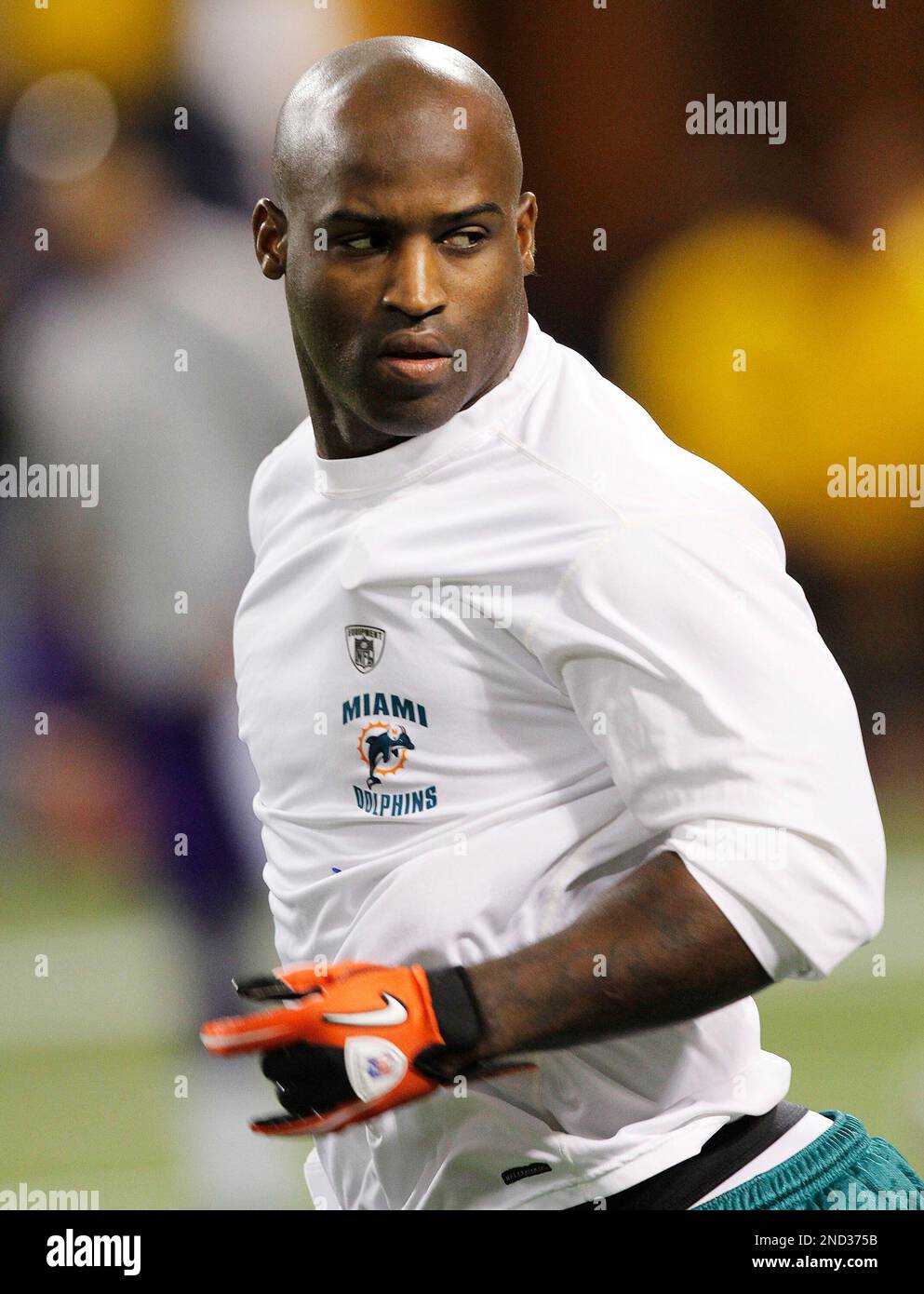 Miami Dolphins running back Ricky Williams warms up before the NFL ...