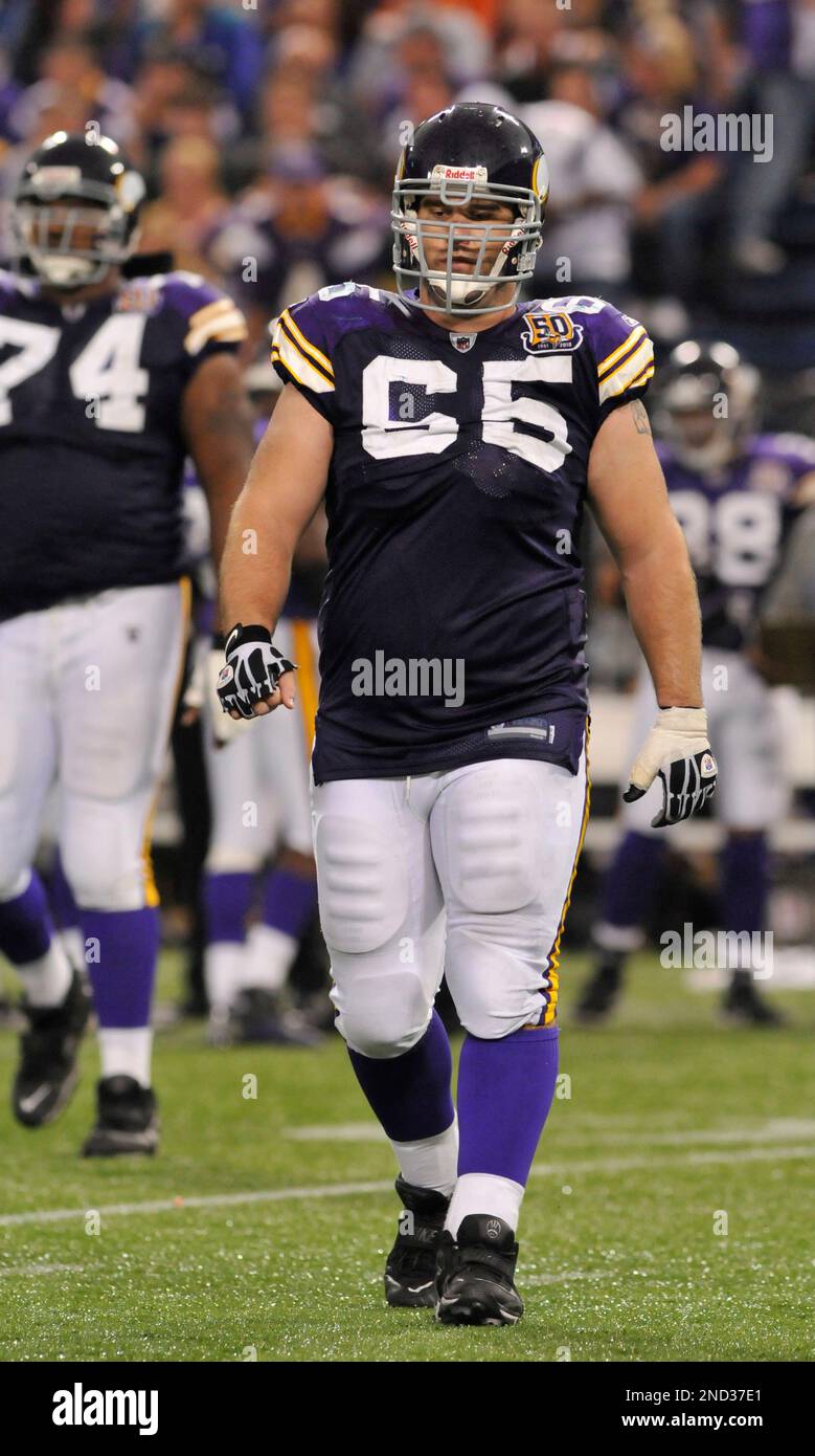 Minnesota Vikings center John Sullivan during the second half of an NFL ...