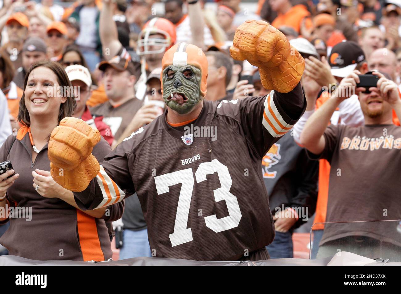 Cleveland Browns fans cheer the team as they take on the Kansas City ...