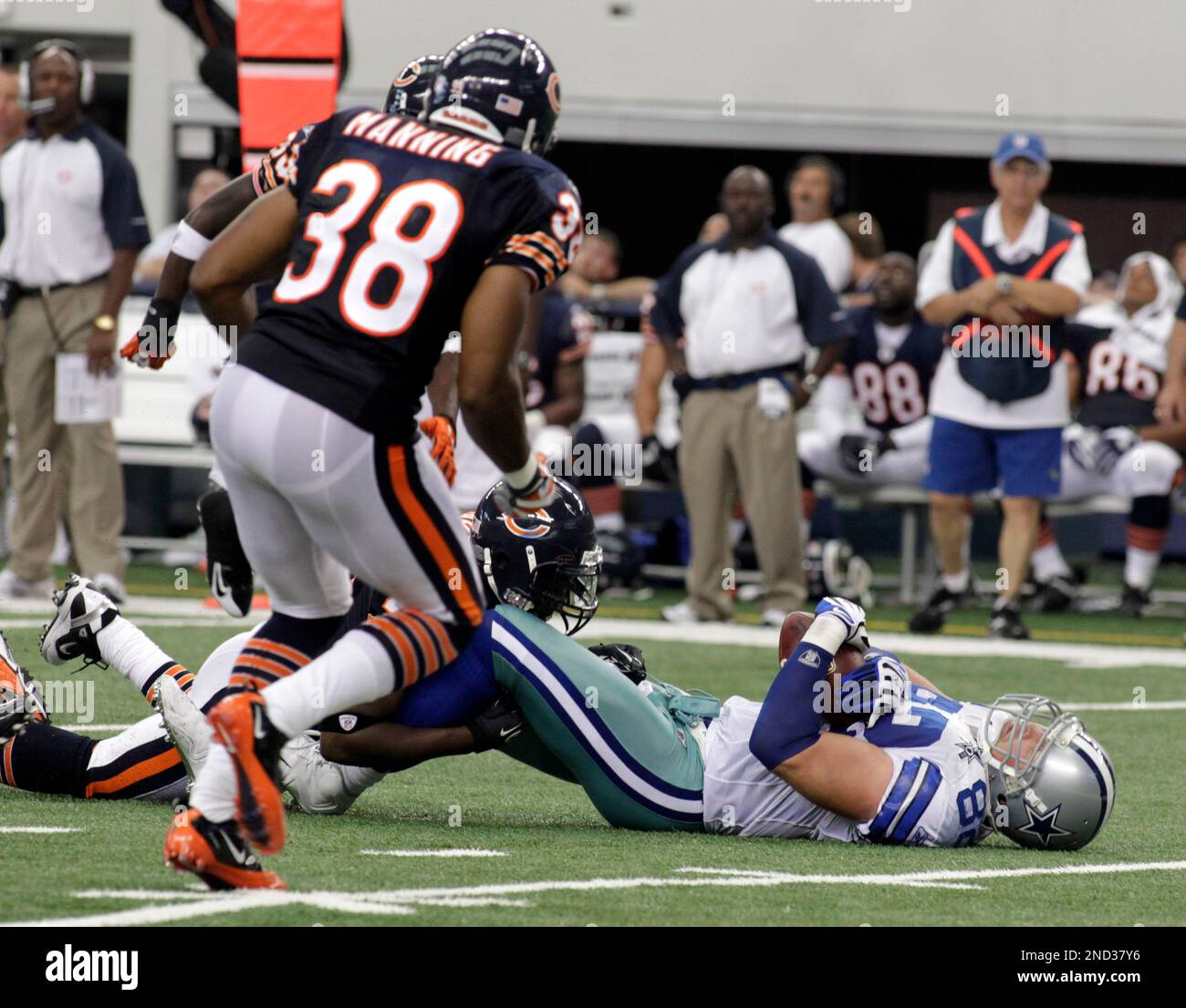 Dallas Cowboys tight end Jason Witten (82), Chicago Bears safety Chris ...
