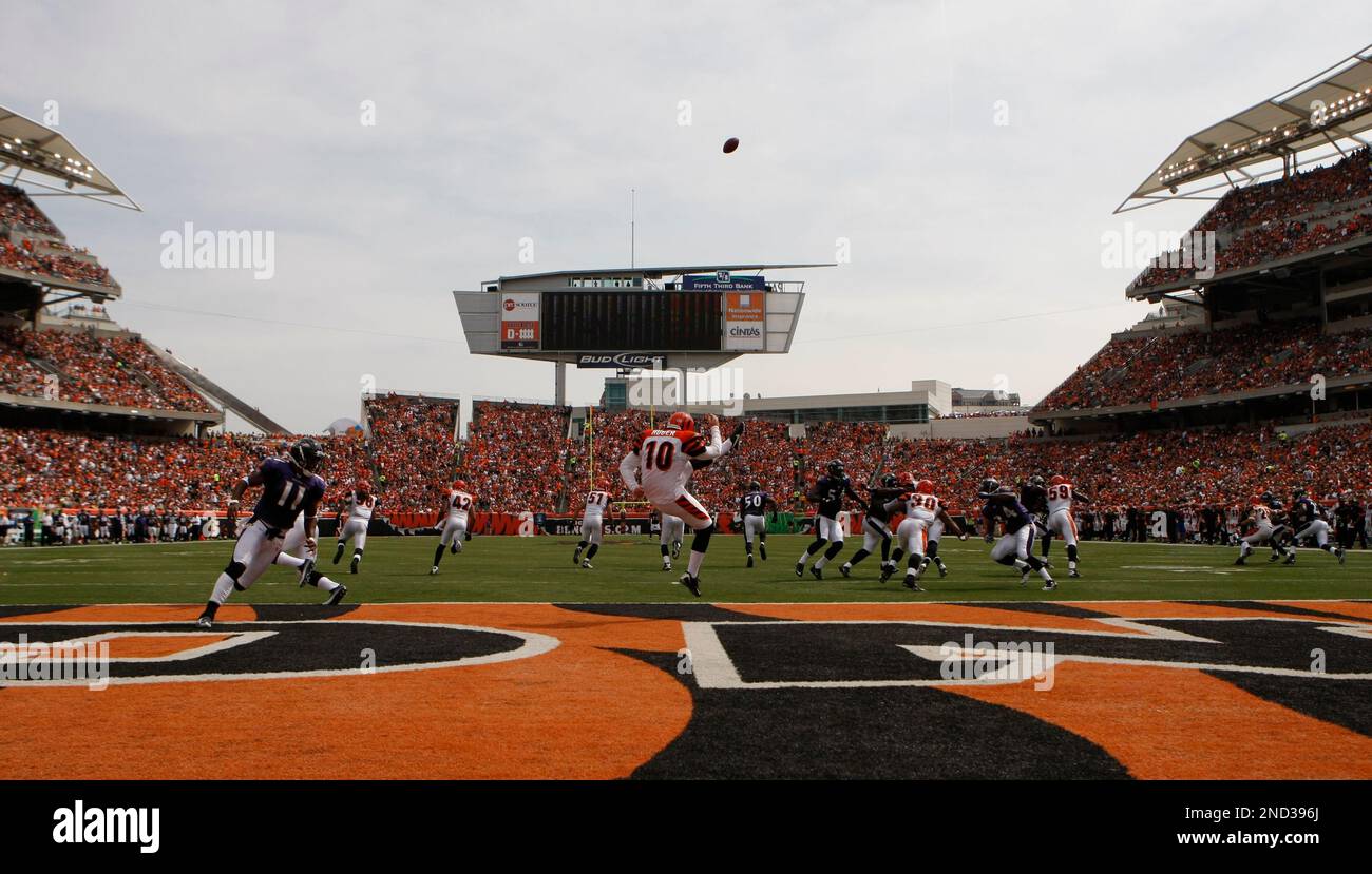 Cincinnati Bengals punter Kevin Huber (10) punts against the Baltimore ...