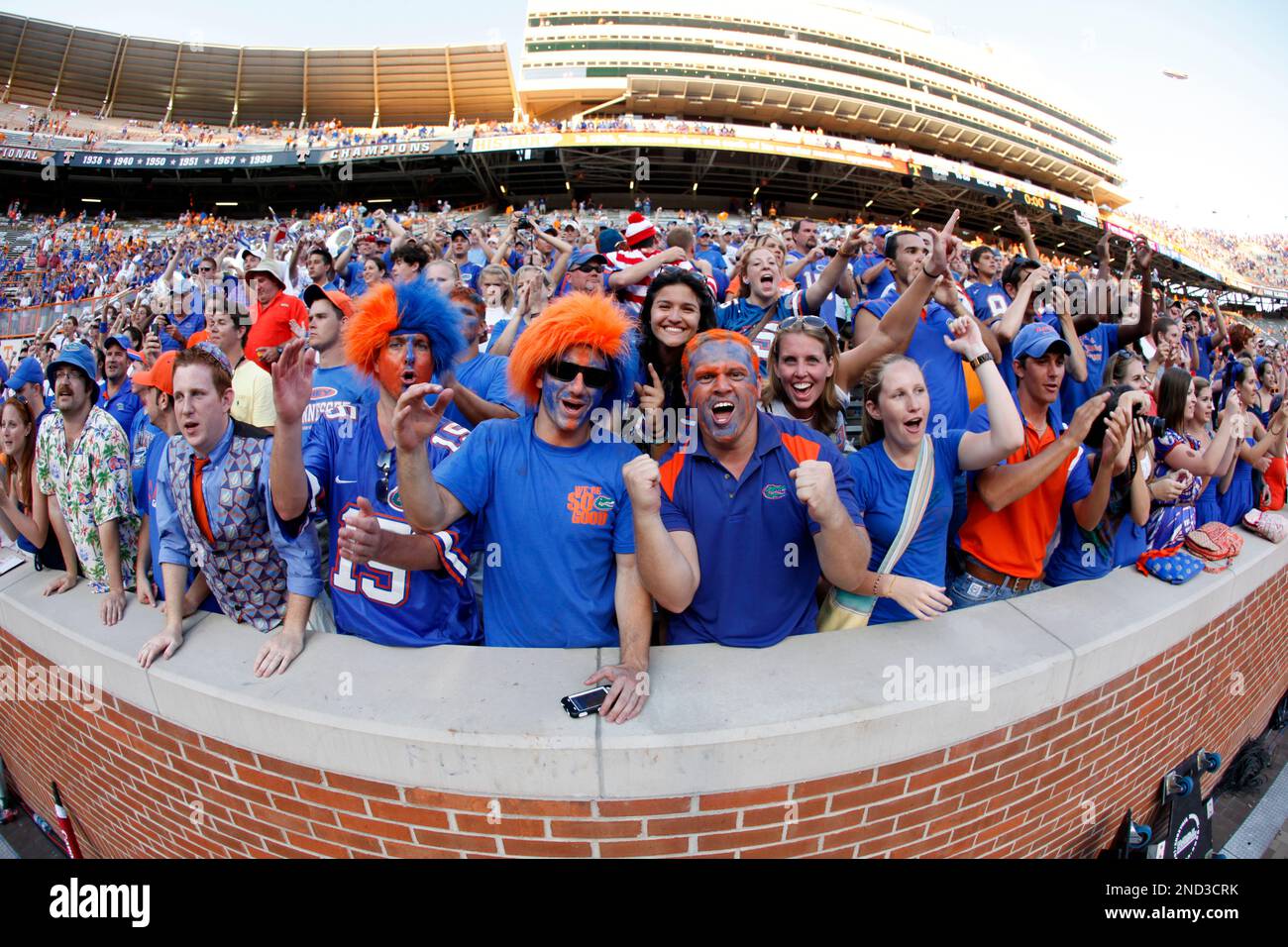 Florida football fans cheer after Florida beat Tennessee 31-17 in an ...