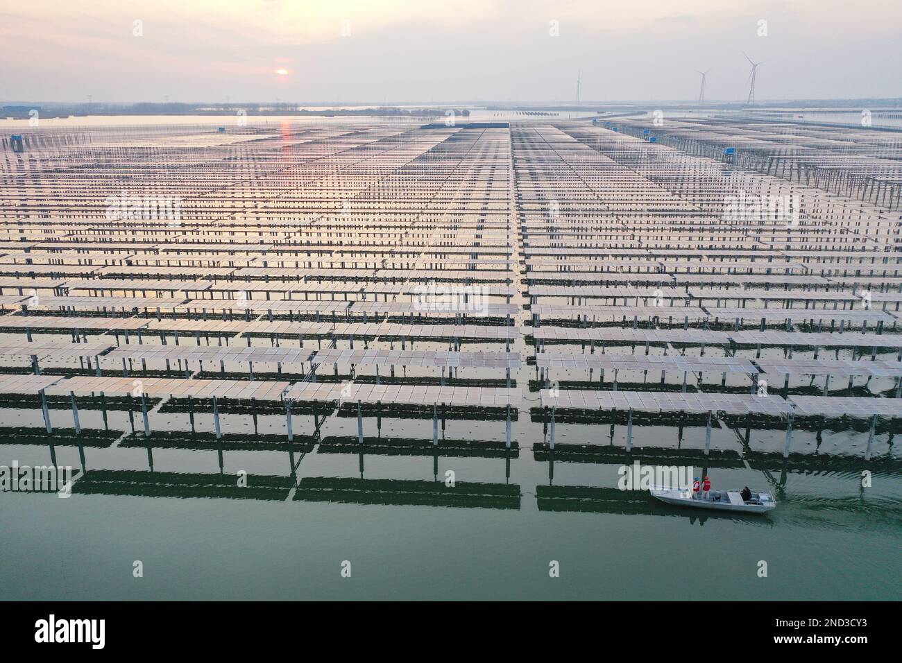 SUQIAN, CHINA - FEBRUARY 15, 2023 - Workers inspect the Tiangang Lake ...