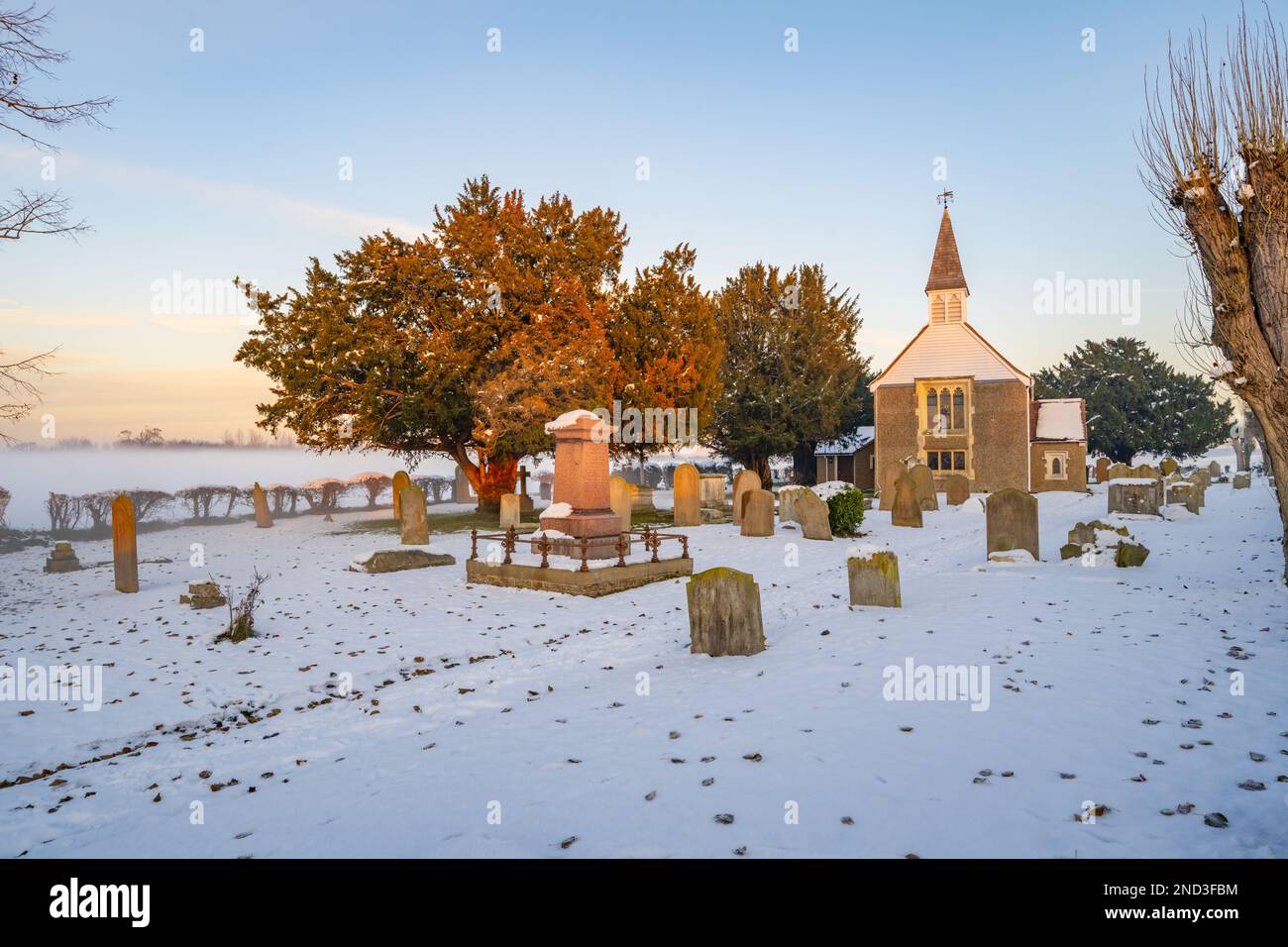 St margarets church ifield hi-res stock photography and images - Alamy