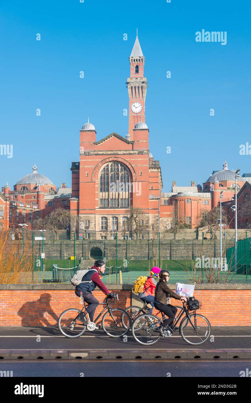 View of the University of Birmingham Great Hall and Old Joe clock tower ...