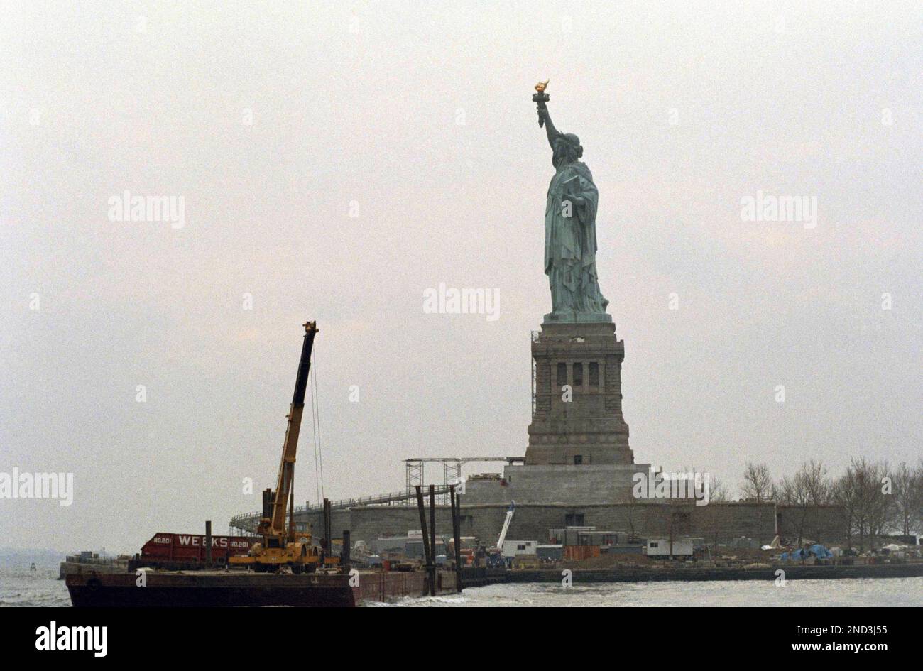 Statue of Liberty progress construction in New York, March 6, 1986 ...