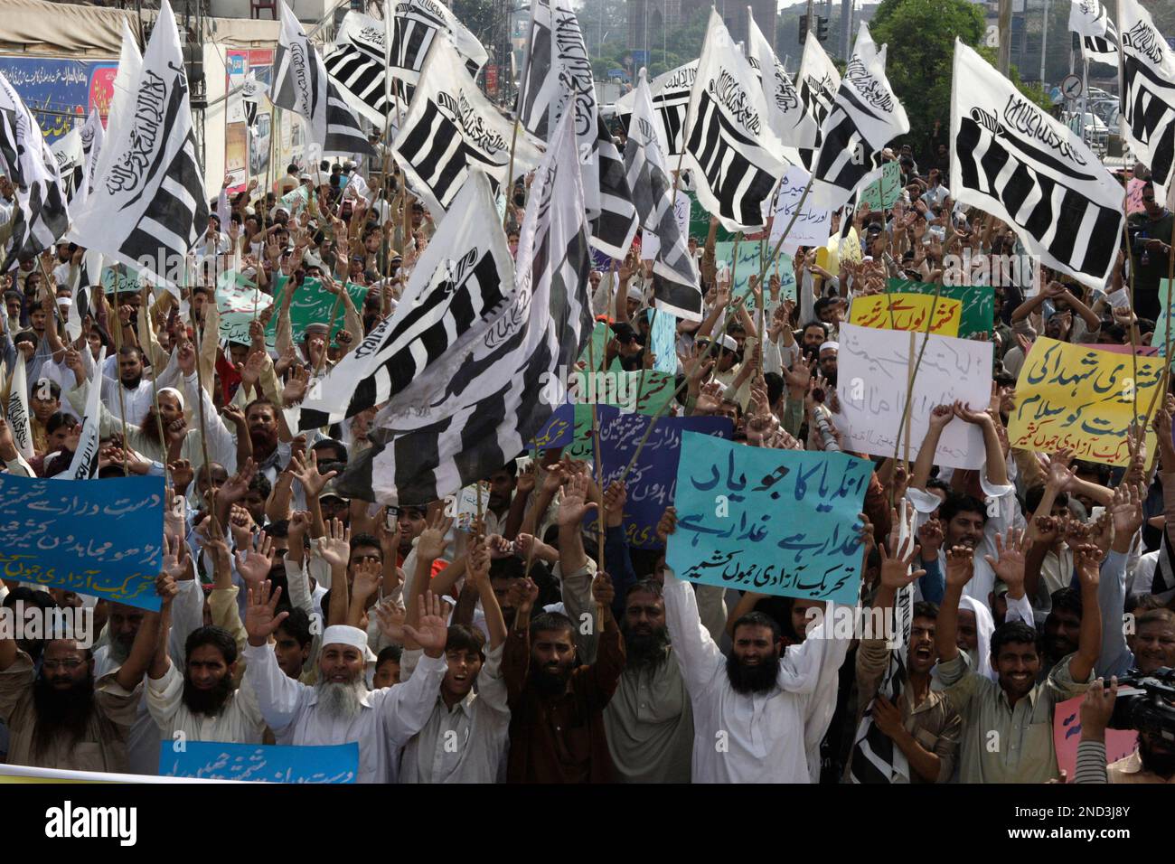 Supporters of Pakistani militant group Jamaat-ud-Dawa hold a rally to ...