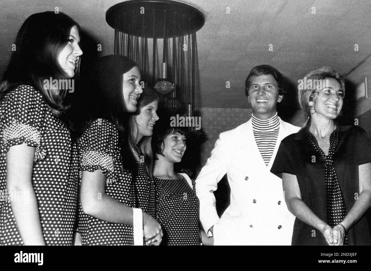 Pat and Shirley Boone pose with daughters, from left: Cheryl, Linda ...