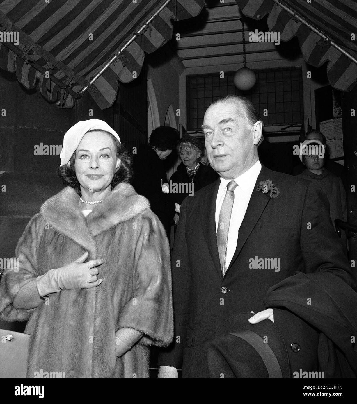 American actress Paulette Goddard and her husband, German author Erich ...