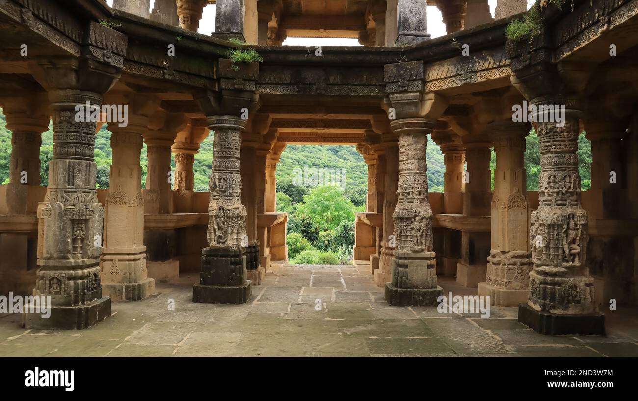 Ruine Inside View of Lavlakha temple, Ghumli, Ancient Temple, India ...