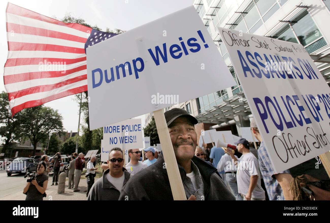 Chicago police officers protest what they describe as a staff shortage ...